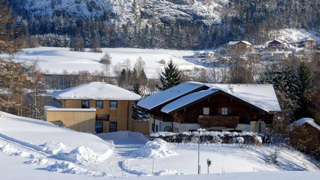 73 M² Ferienwohnung ∙ 1 Schlafzimmer ∙ 3 Gäste - Hintersee