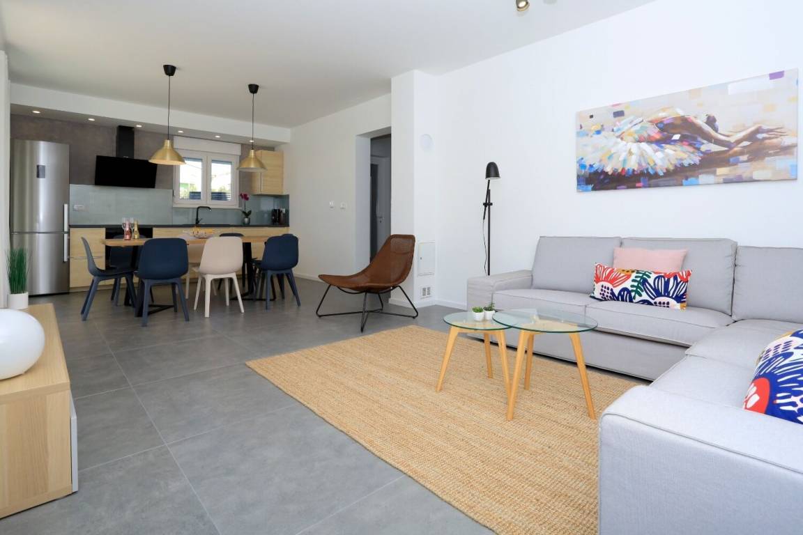 142 M² Maison De Vacances ∙ 4 Chambres ∙ 8 Personnes - Brodarica