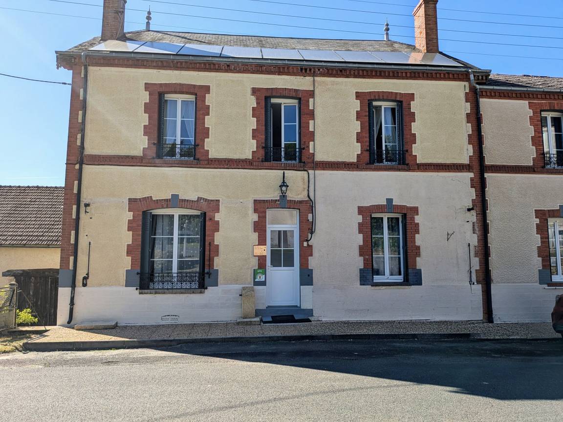 120 M² Cottage ∙ 4 Chambres ∙ 8 Personnes - La Châtre
