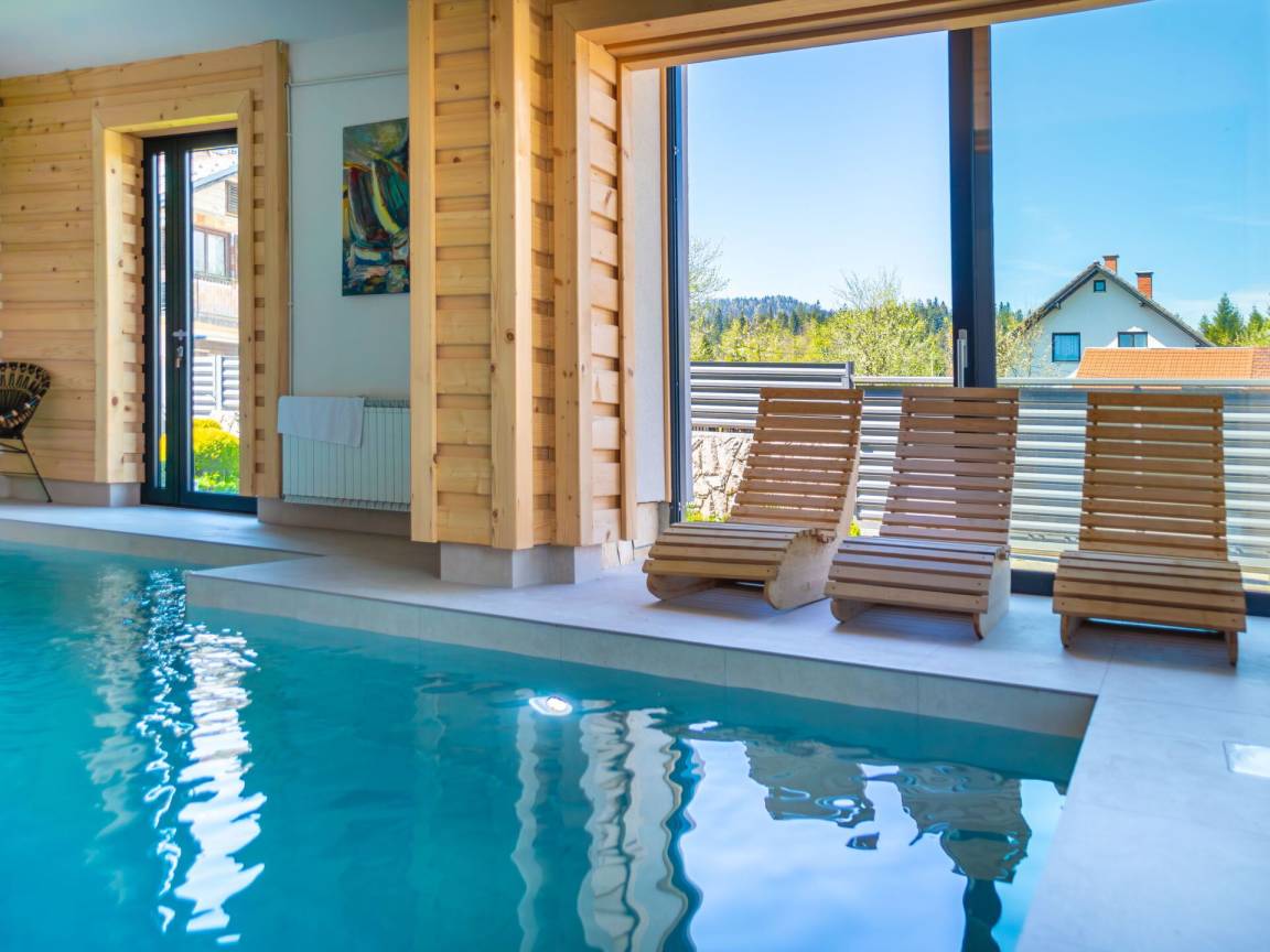 290 M² Ferienhaus ∙ 3 Schlafzimmer ∙ 7 Gäste - Osilnica