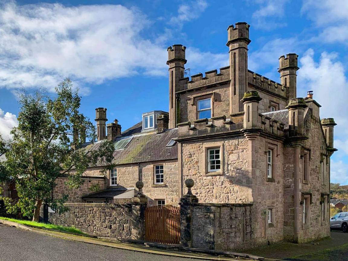 Cottage ∙ 4 Bedrooms ∙ 8 Guests - Largs