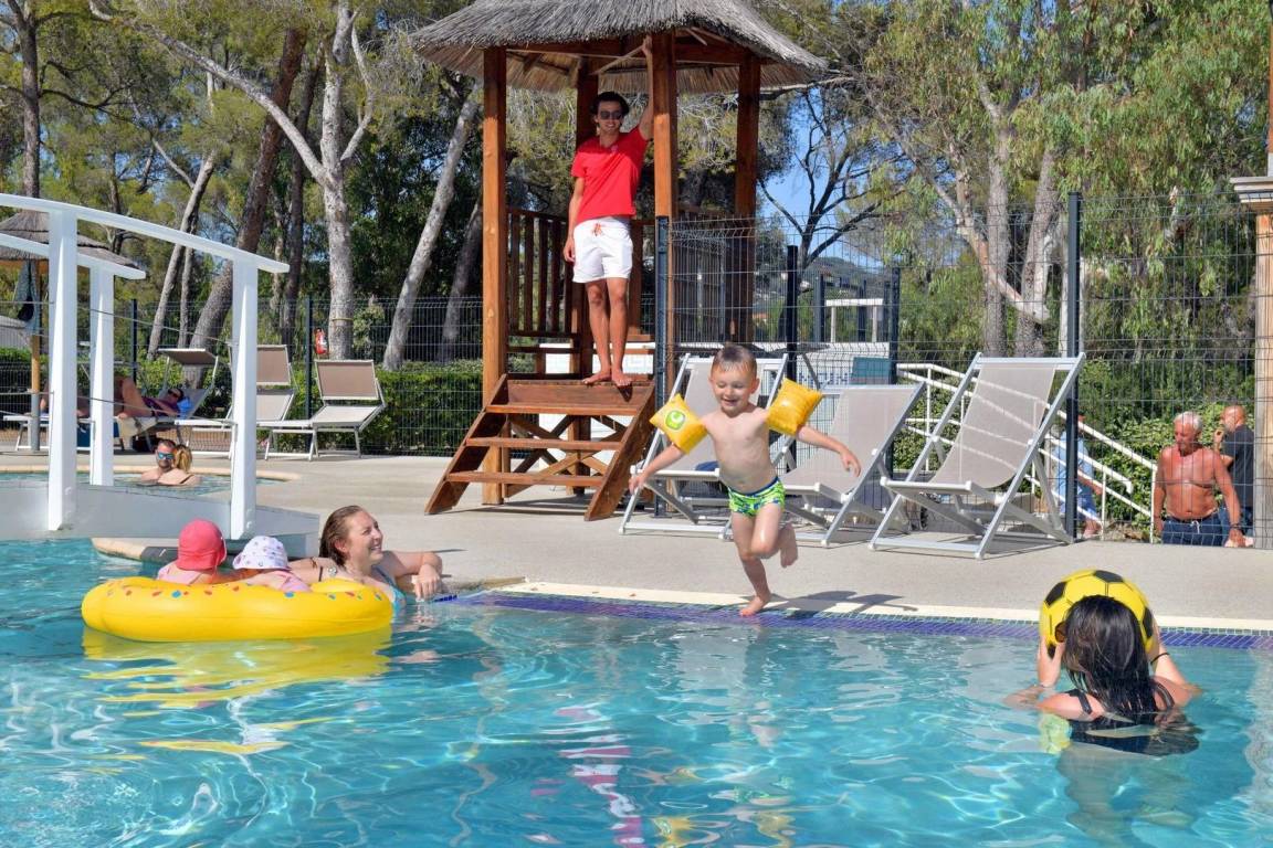 30 M² Camping ∙ 1 Chambre ∙ 4 Personnes - Cogolin