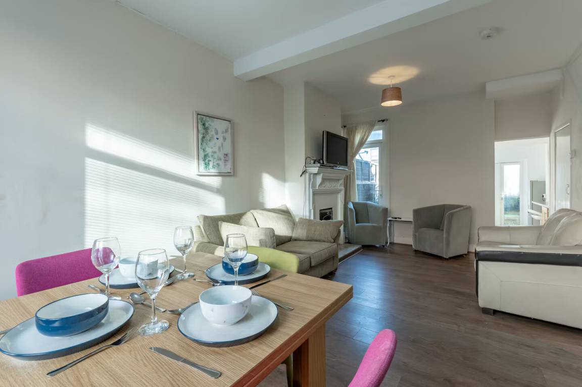 111 M² House ∙ 3 Bedrooms ∙ 8 Guests - Southend-on-Sea
