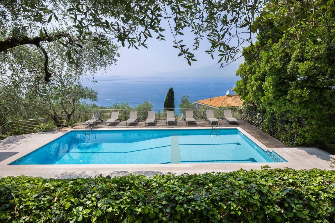 300 M² Villa ∙ 7 Camere Da Letto ∙ 12 Ospiti - Garda