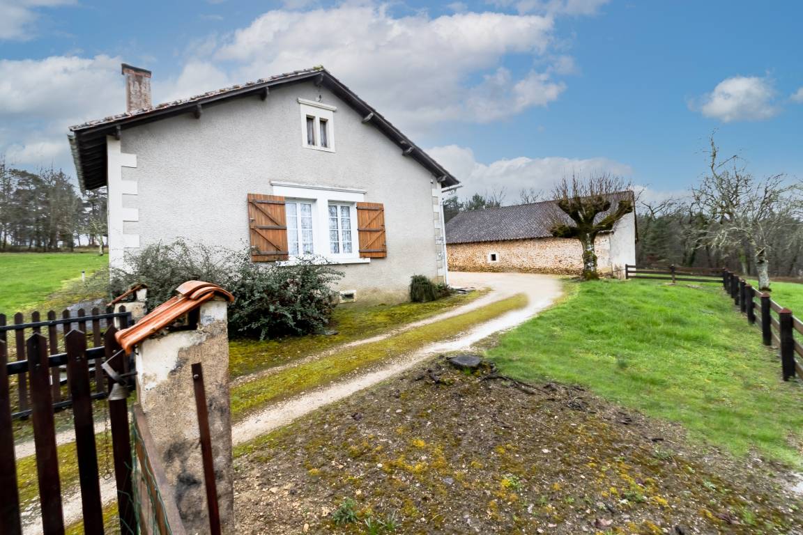 102 M² Maison De Vacances ∙ 3 Chambres ∙ 6 Personnes - Périgueux