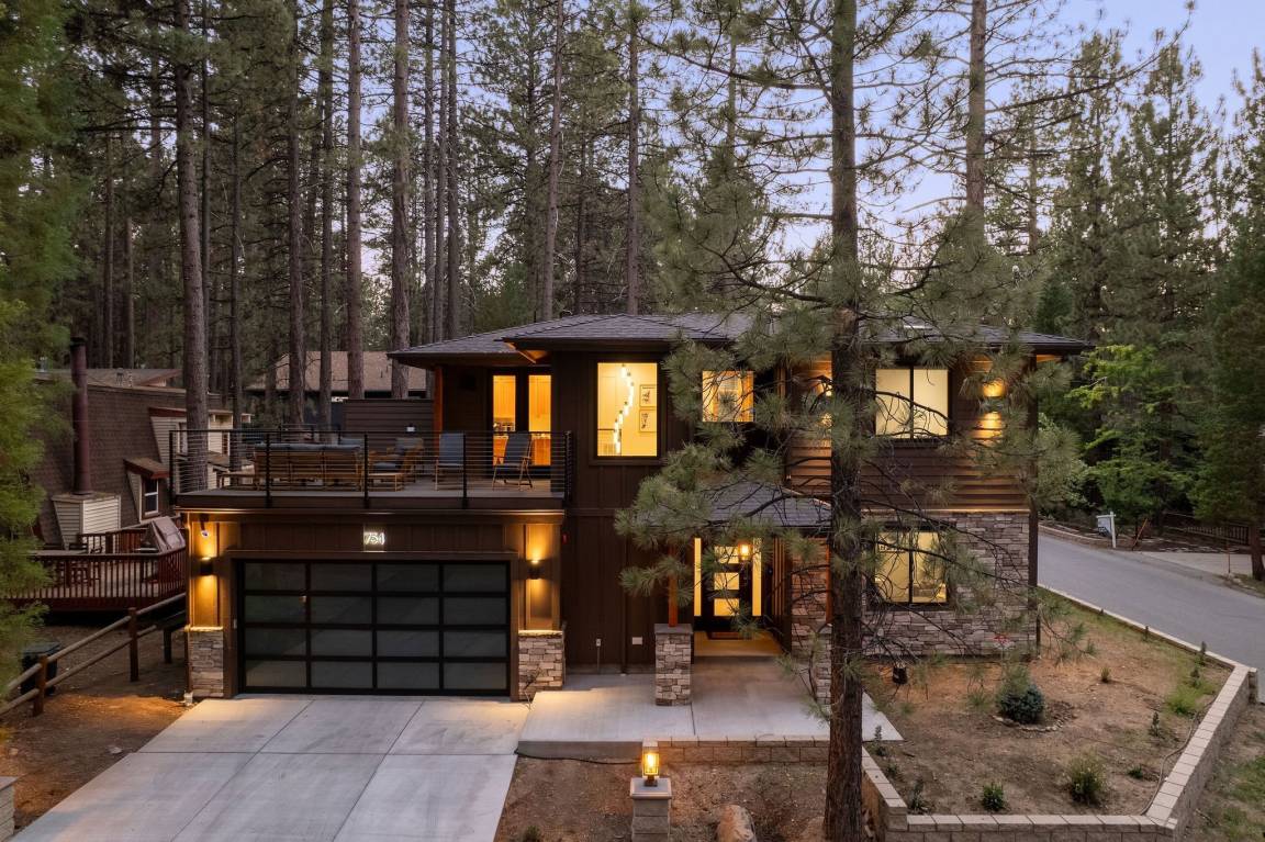 242 M² House ∙ 5 Bedrooms ∙ 12 Guests - Big Bear Lake, CA