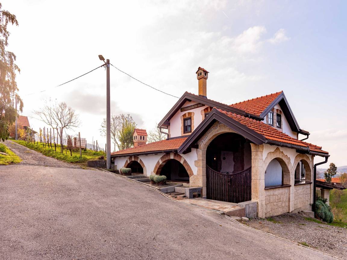 150 M² Ferienhaus ∙ 1 Schlafzimmer ∙ 6 Gäste - Donja Stubica