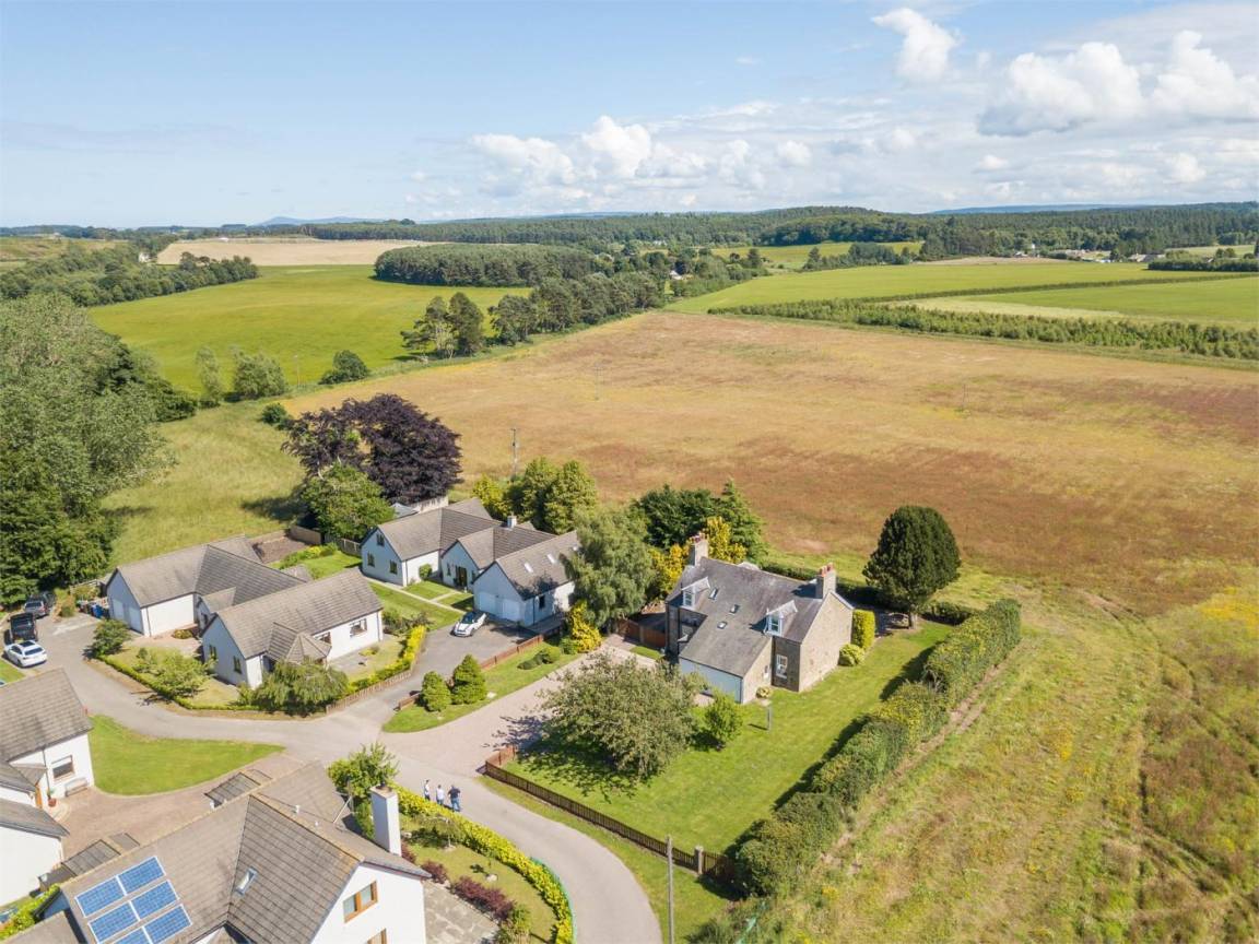 Cottage ∙ 4 Bedrooms ∙ 8 Guests - Elgin