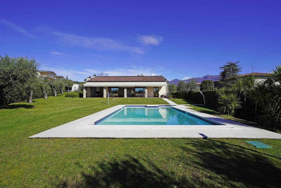 200 M² Villa ∙ 4 Bedrooms ∙ 10 Guests - Gardone Riviera