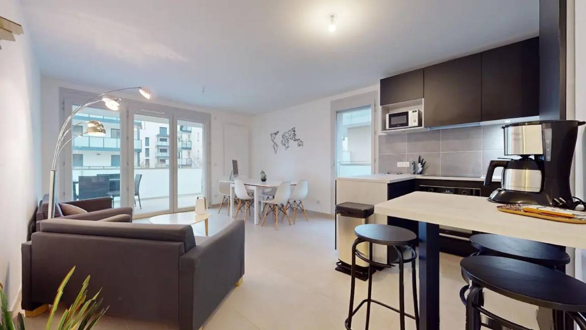 79 M² Apartment ∙ 3 Bedrooms ∙ 3 Guests - Ferney-Voltaire