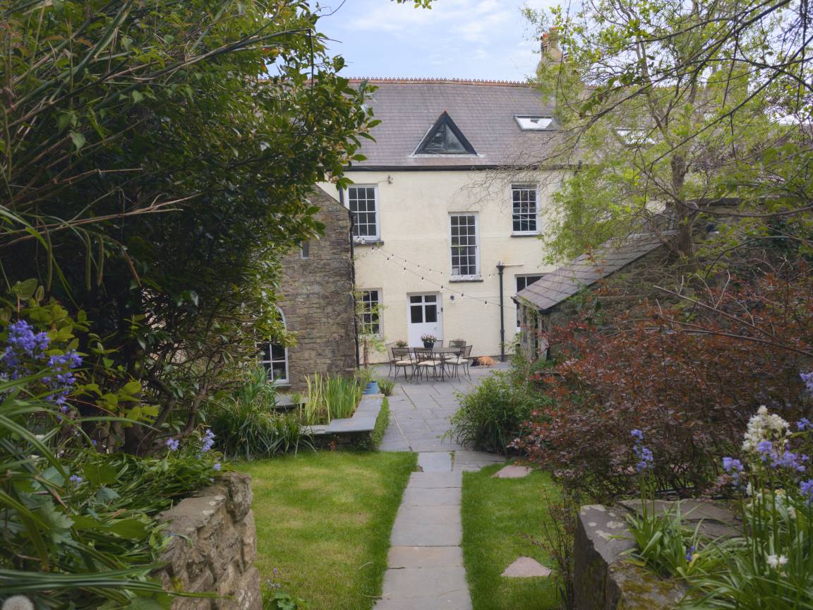 Cottage ∙ 6 Bedrooms ∙ 10 Guests - Narberth