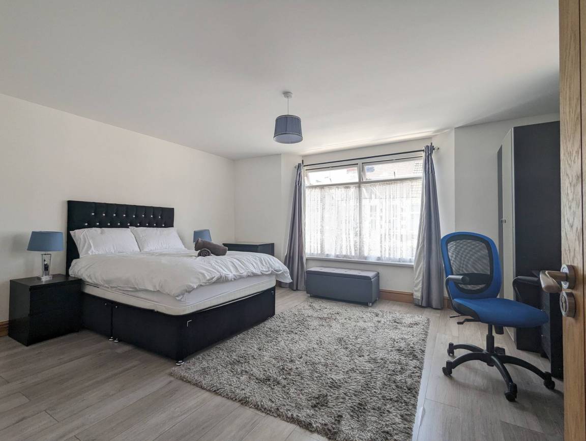 135 M² House ∙ 6 Bedrooms ∙ 10 Guests - Barry