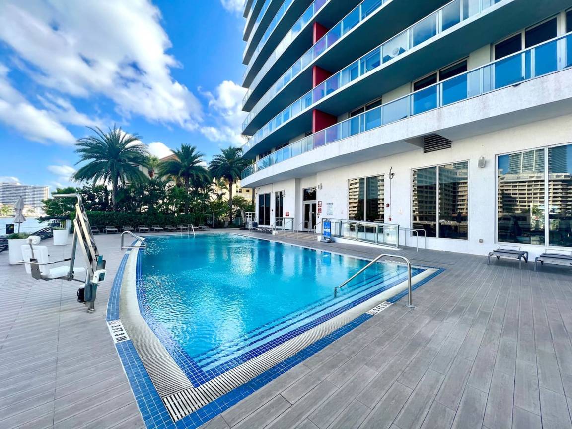 1095 M² Apartment ∙ 2 Bedrooms ∙ 6 Guests - Aventura, FL