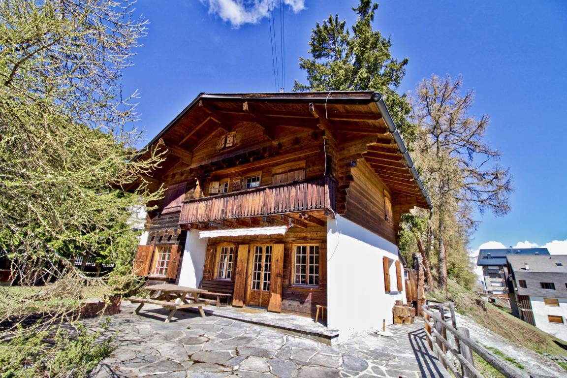 160 M² Chalet ∙ 4 Bedrooms ∙ 8 Guests - Sion