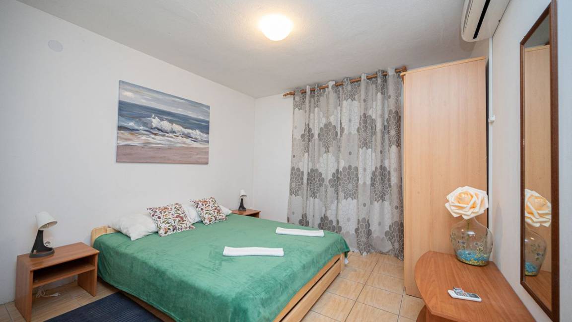 28 M² Hotel ∙ 2 Bedrooms ∙ 5 Guests - Murter