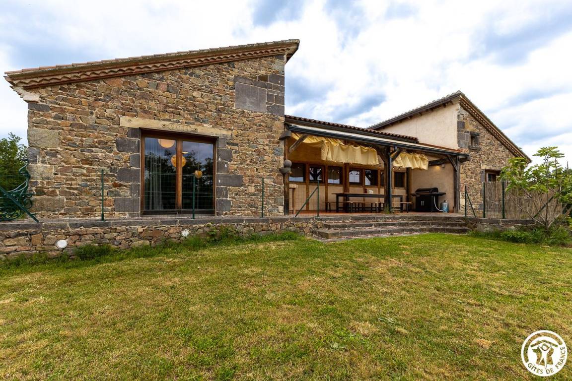 163 M² Gîte ∙ 3 Chambres ∙ 6 Personnes - Gannat