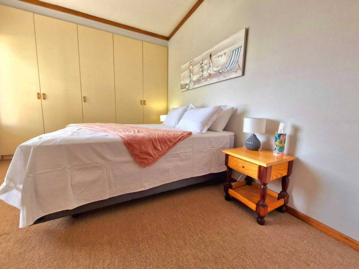 16 M² House ∙ 4 Bedrooms ∙ 7 Guests - Mossel Bay