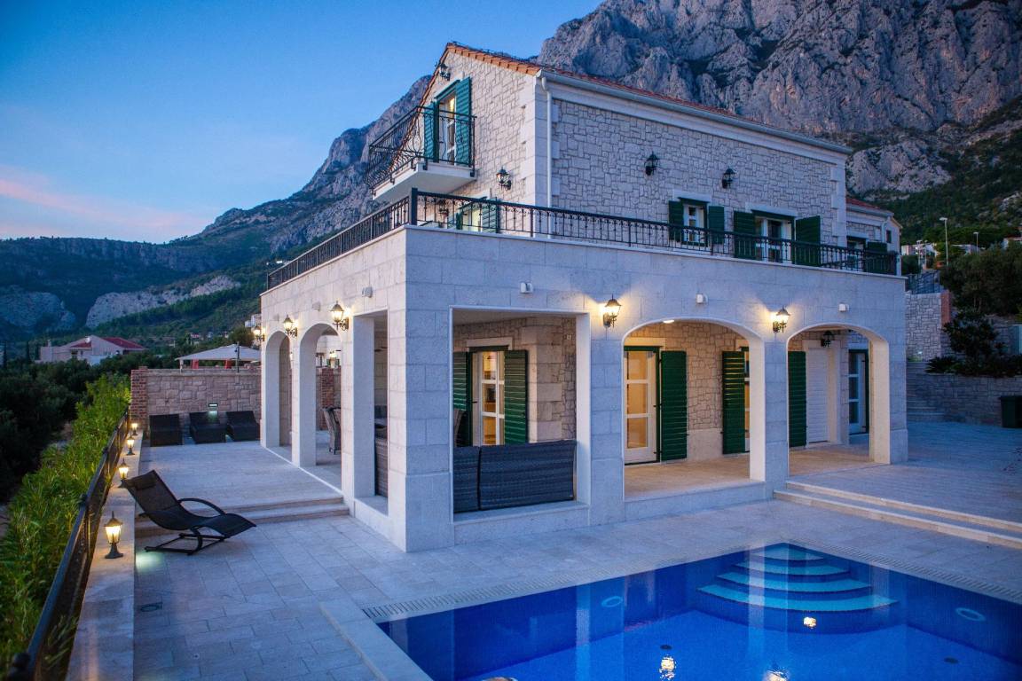 340 M² Ferienhaus ∙ 5 Schlafzimmer ∙ 10 Gäste - Makarska