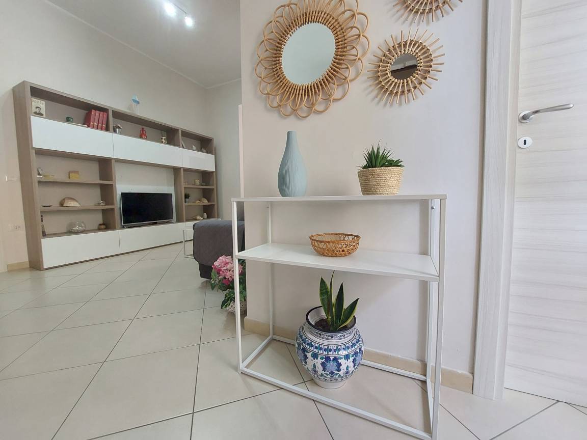 100 M² Apartamento ∙ 3 Habitaciones ∙ 6 Huéspedes - Vibo Valentia