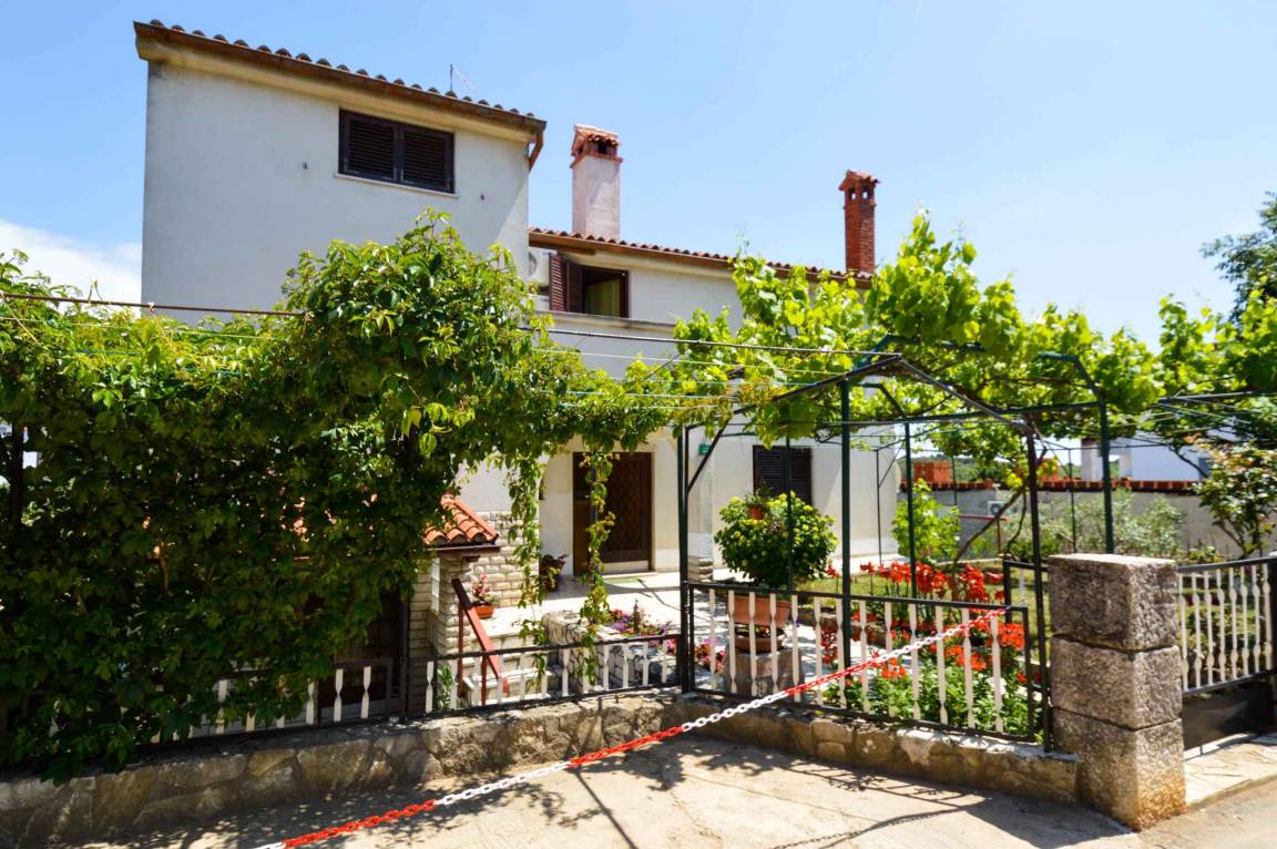 200 M² Apartment ∙ 4 Bedrooms ∙ 8 Guests - Peroj