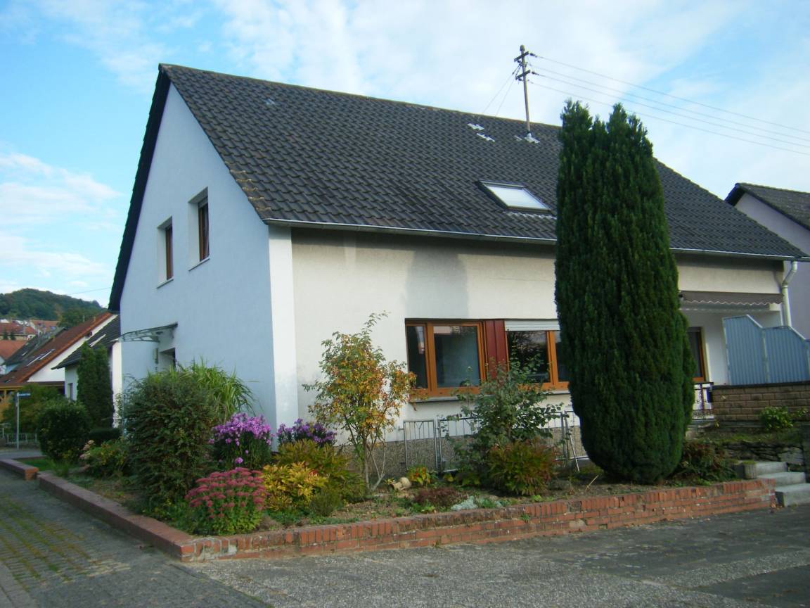 98 M² Apartamento ∙ 1 Habitación ∙ 4 Huéspedes - Merzig