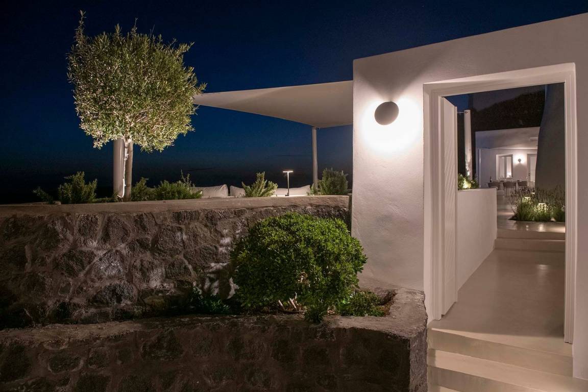 Villa ∙ 3 Bedrooms ∙ 6 Guests - Santorini