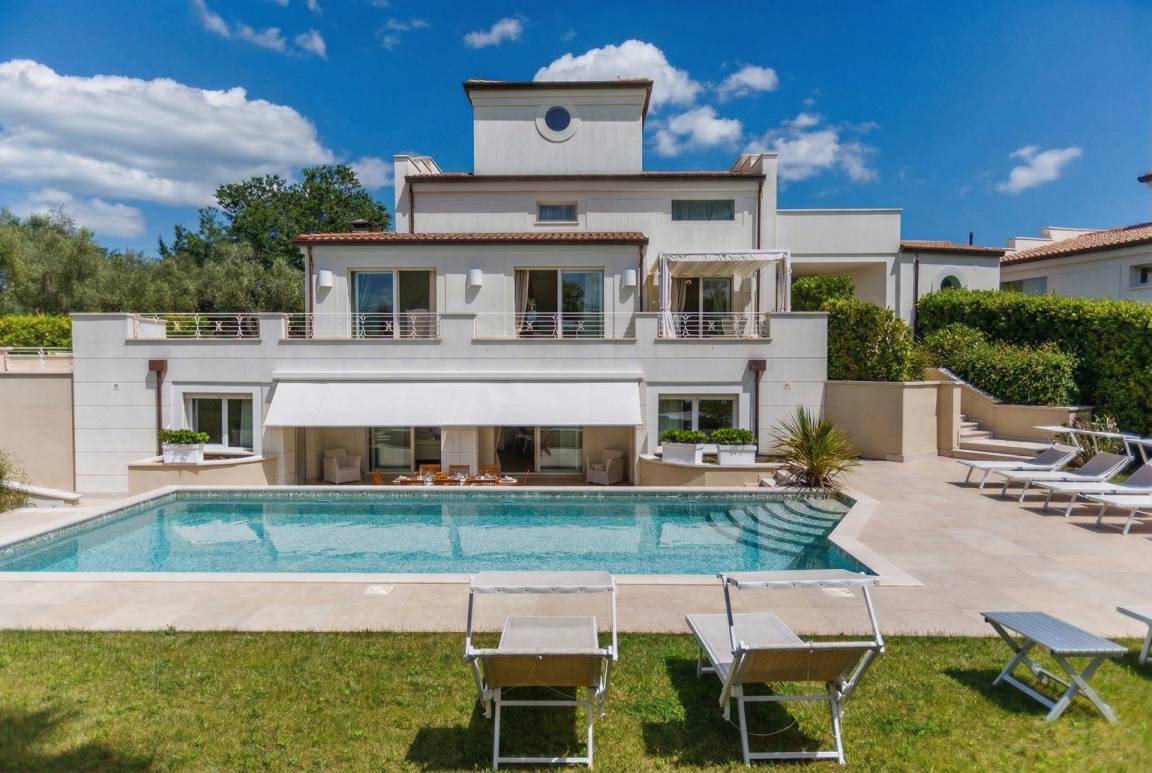 350 M² Villa ∙ 4 Chambres ∙ 10 Personnes - Riccione