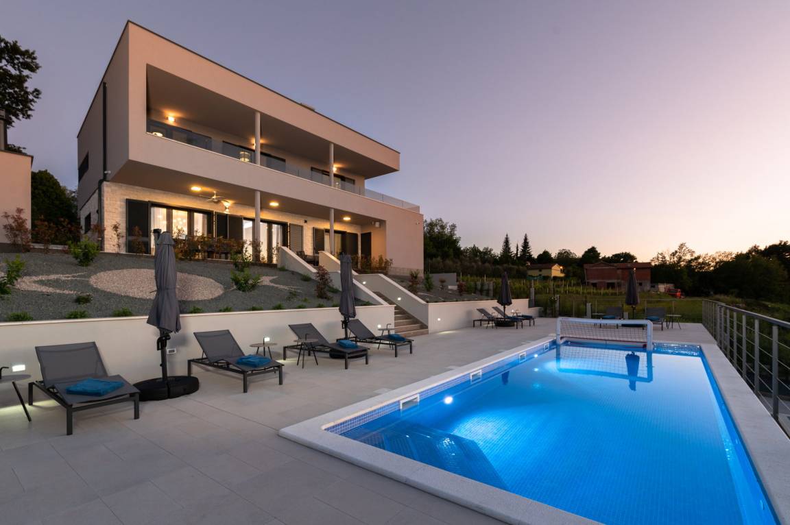 498 M² Villa ∙ 8 Schlafzimmer ∙ 16 Gäste - Rabac