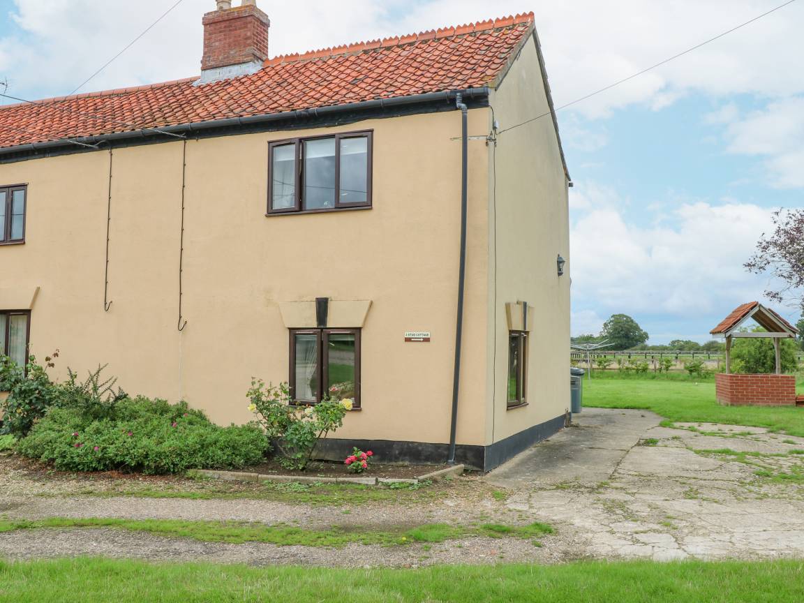 Cottage ∙ 2 Bedrooms ∙ 5 Guests - Wroxham