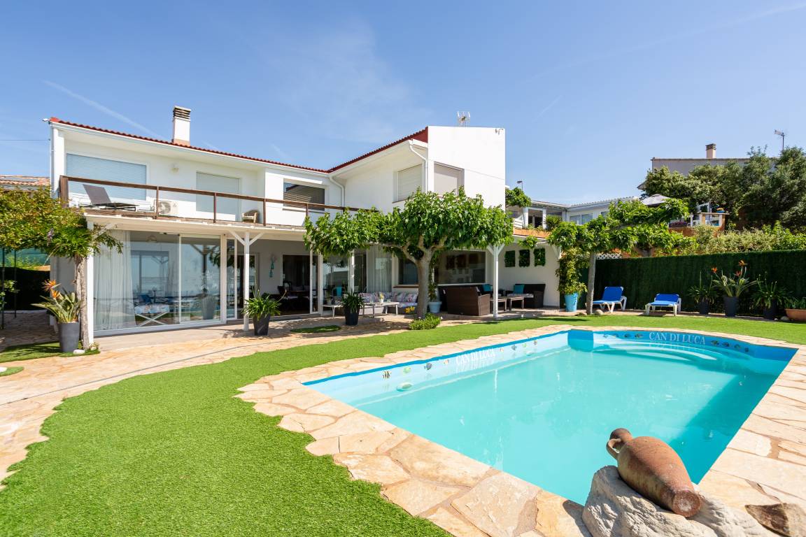 220 M² Huis ∙ 3 Slaapkamers ∙ 8 Gasten - Pineda de Mar