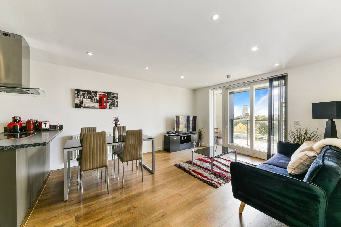 90 M² Apartment ∙ 2 Bedrooms ∙ 5 Guests - London