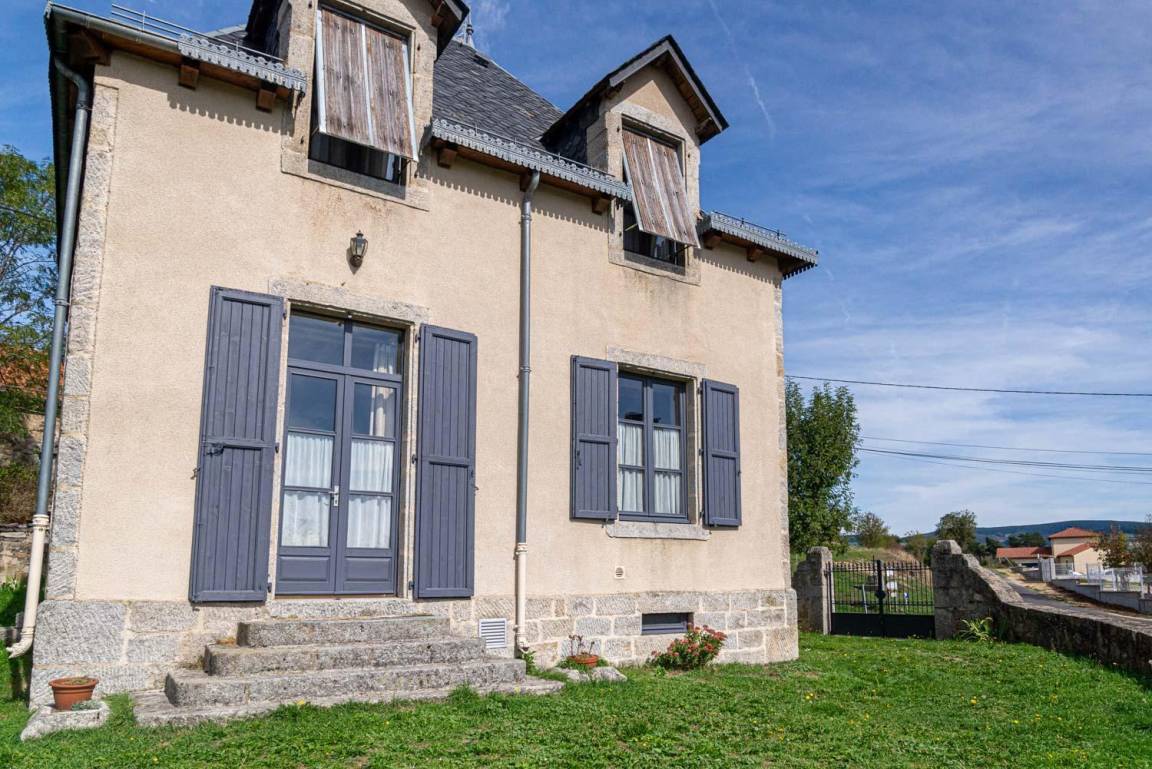 91 M² Gîte ∙ 3 Chambres ∙ 6 Personnes - Auvergne