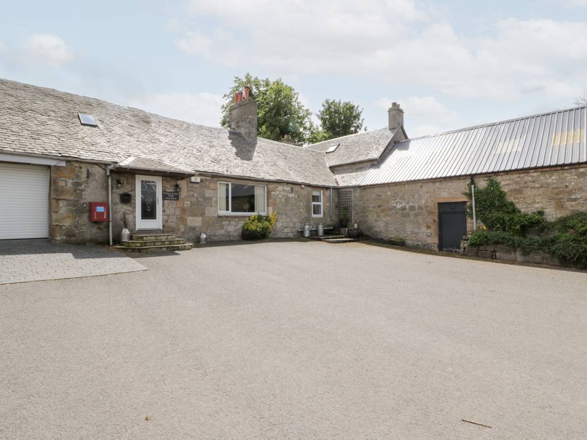 Cottage ∙ 4 Bedrooms ∙ 8 Guests - Motherwell