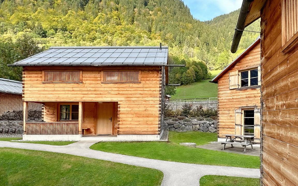 80 M² Ferienwohnung ∙ 2 Schlafzimmer ∙ 4 Gäste - Brandnertal