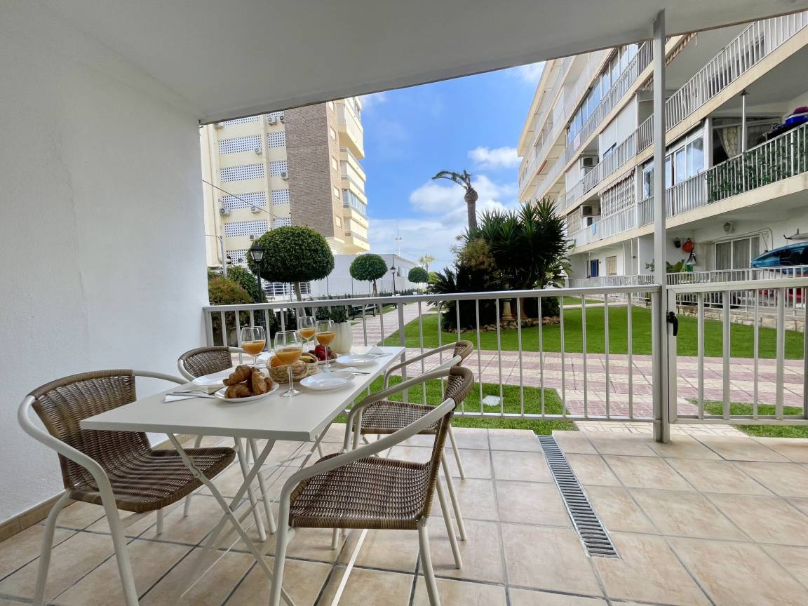 80 M² Ferienwohnung ∙ 2 Schlafzimmer ∙ 4 Gäste - Benidorm