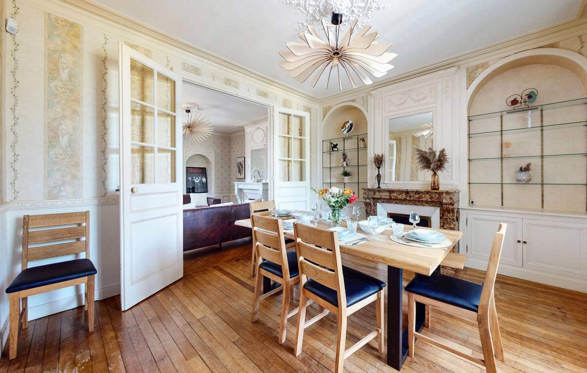 196 M² House ∙ 5 Bedrooms ∙ 10 Guests - Sens