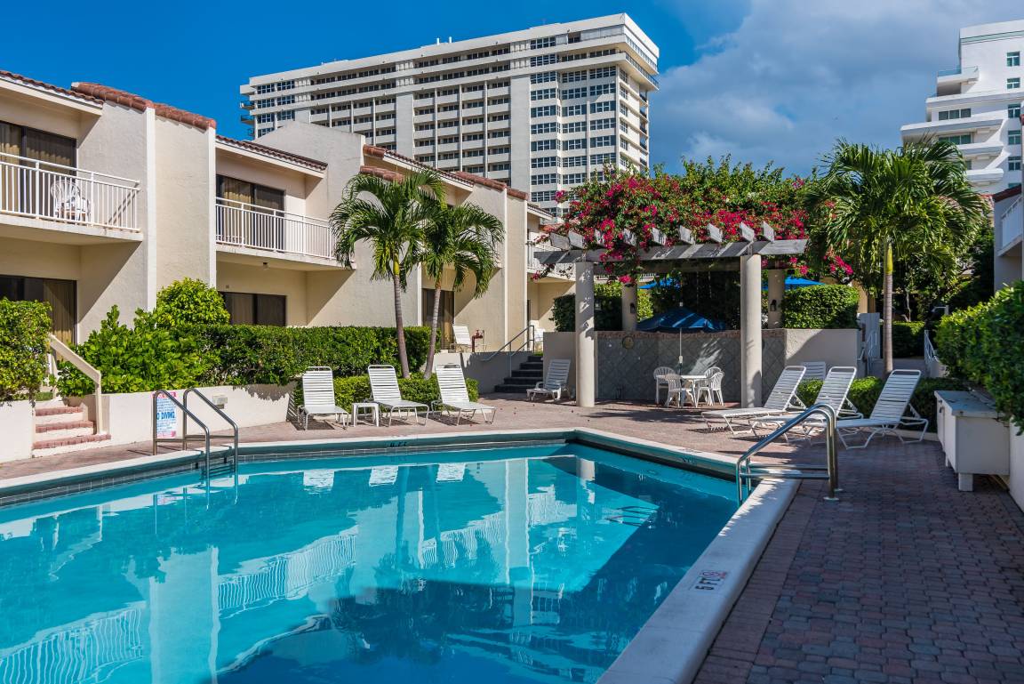 Condo ∙ 2 Bedrooms ∙ 6 Guests - Boca Raton, FL