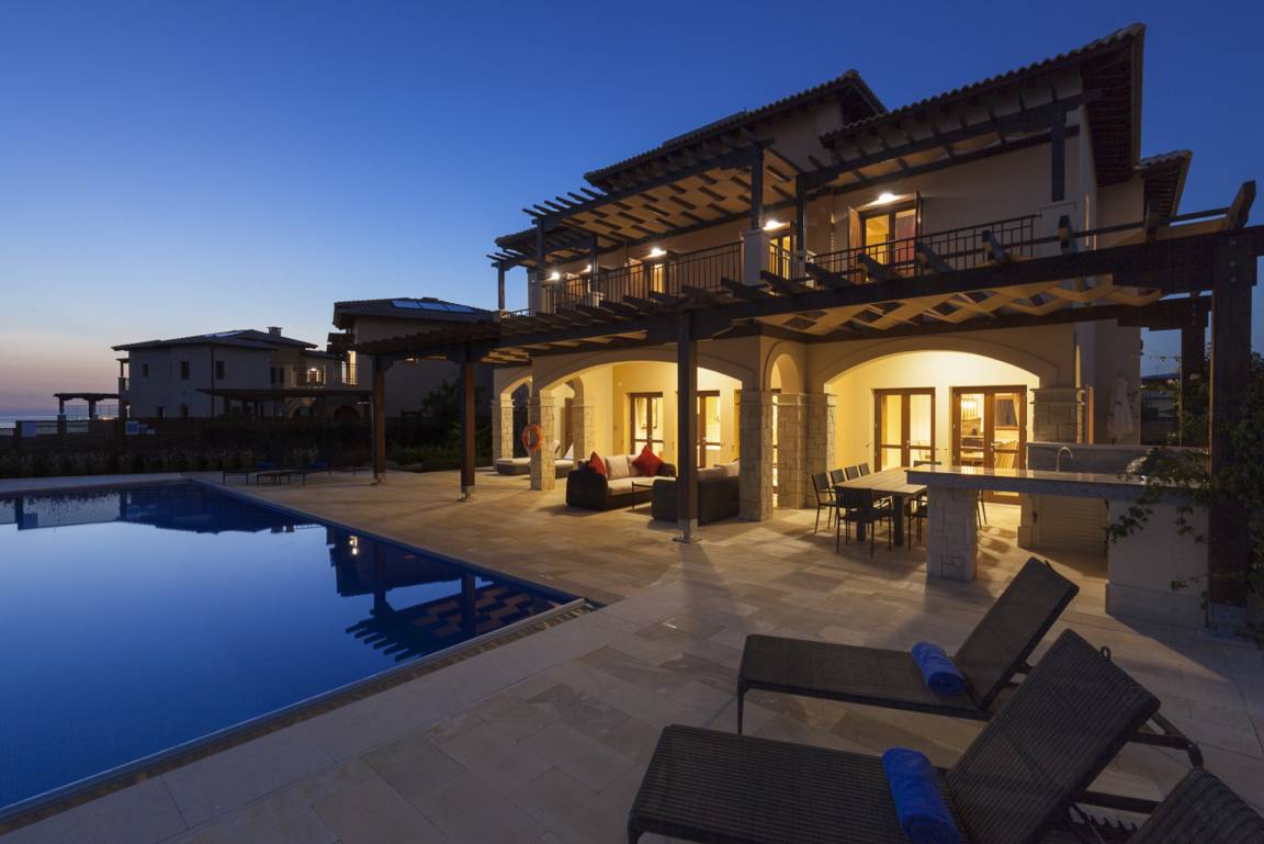 150 M² Villa ∙ 5 Slaapkamers ∙ 10 Gasten - Cyprus