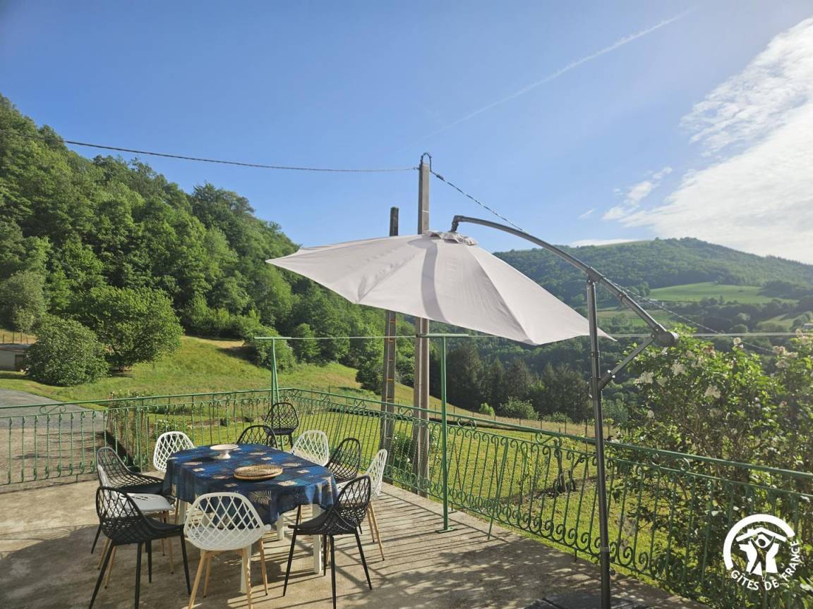 96 M² Gîte ∙ 4 Chambres ∙ 9 Personnes - Saint-Sernin-sur-Rance