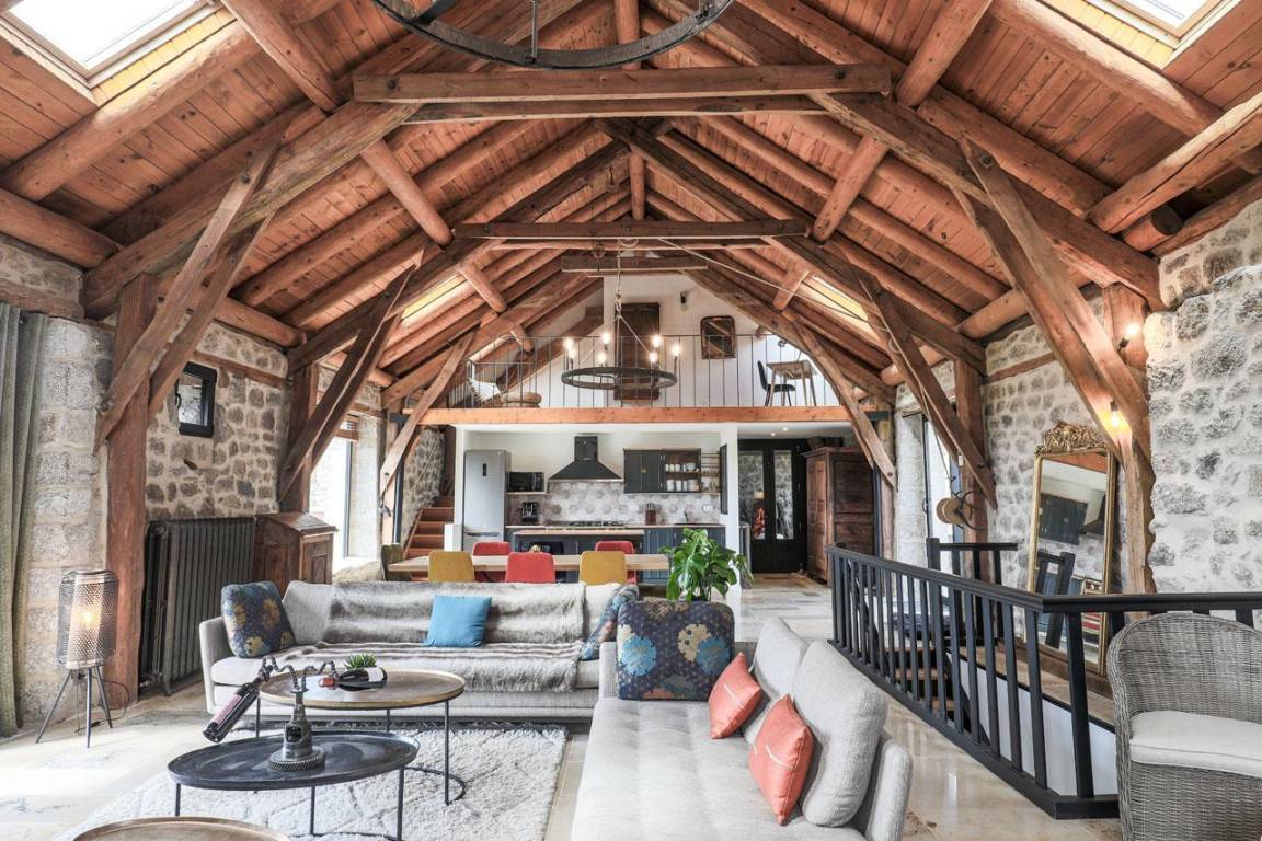 240 M² Gîte ∙ 4 Chambres ∙ 10 Personnes - Mende