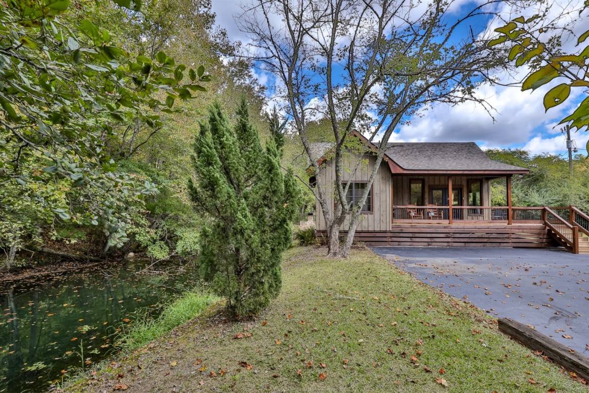 House ∙ 2 Bedrooms ∙ 4 Guests - Blue Ridge, GA