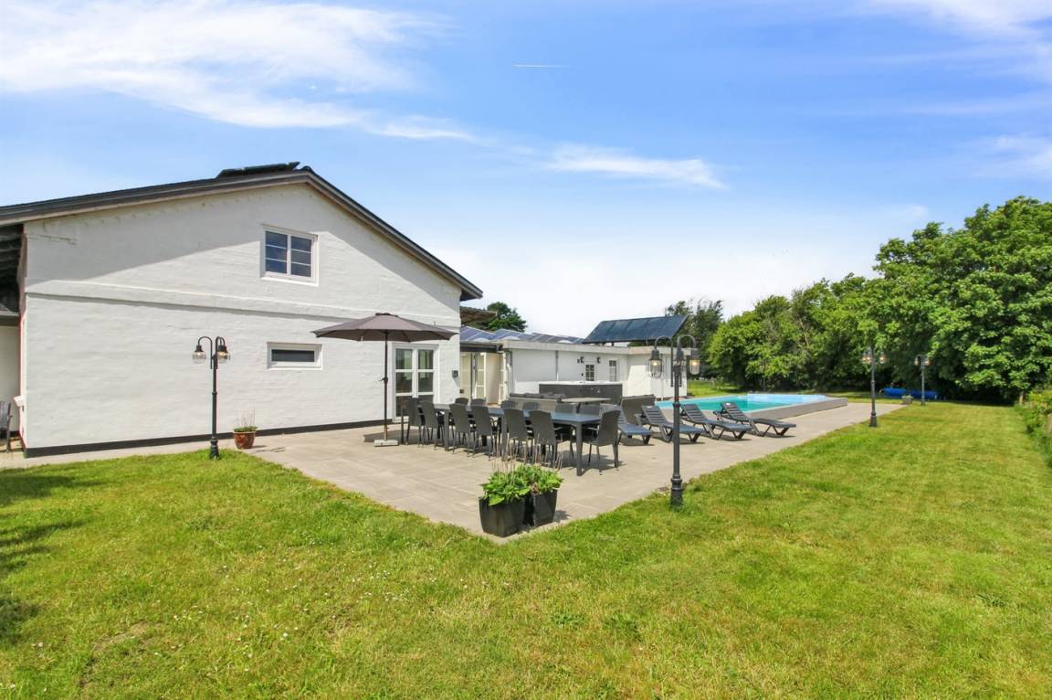 550 M² Ferienhaus ∙ 10 Schlafzimmer ∙ 26 Gäste - Süderlügum