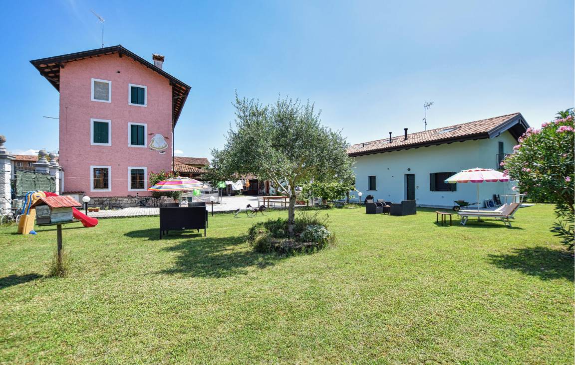 350 M² House ∙ 5 Bedrooms ∙ 9 Guests - Udine