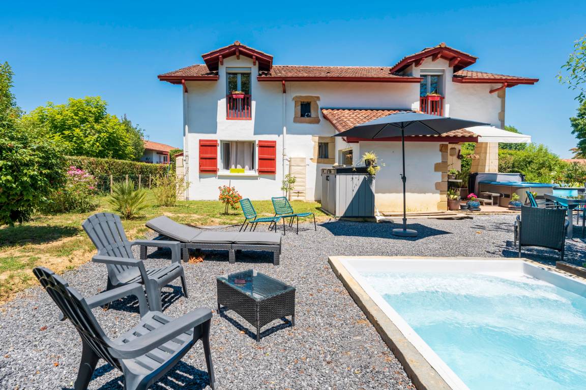 35 M² Chambre D'hôtes ∙ 3 Chambres ∙ 6 Personnes - Espelette
