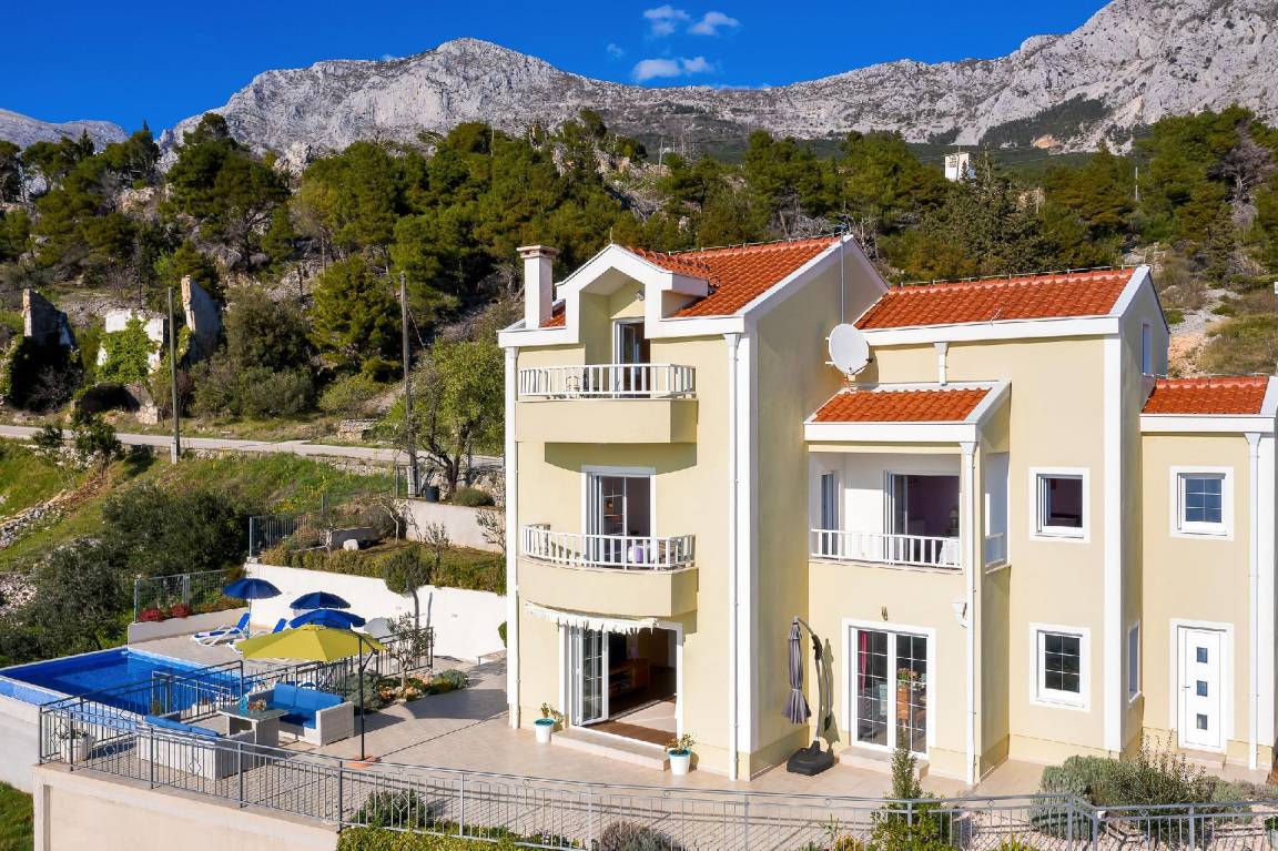 220 M² Maison De Vacances ∙ 3 Chambres ∙ 6 Personnes - Tučepi
