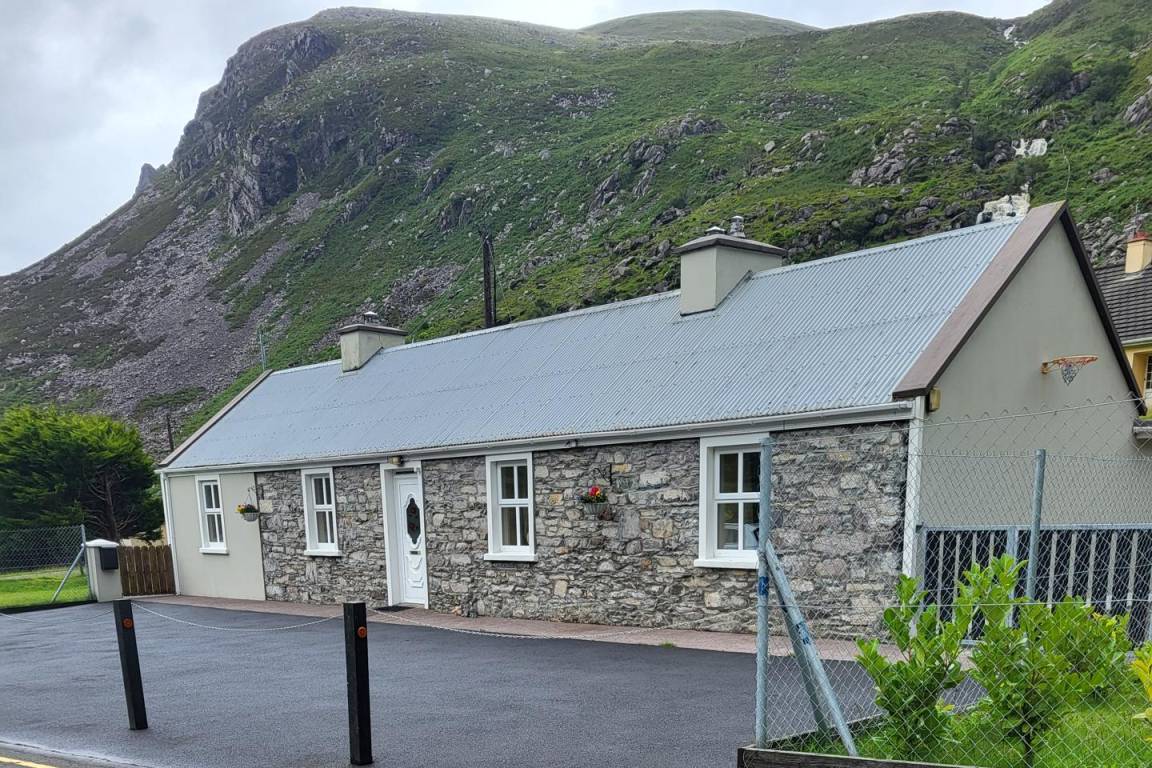 75 M² Cottage ∙ 3 Bedrooms ∙ 5 Guests - Dingle Peninsula