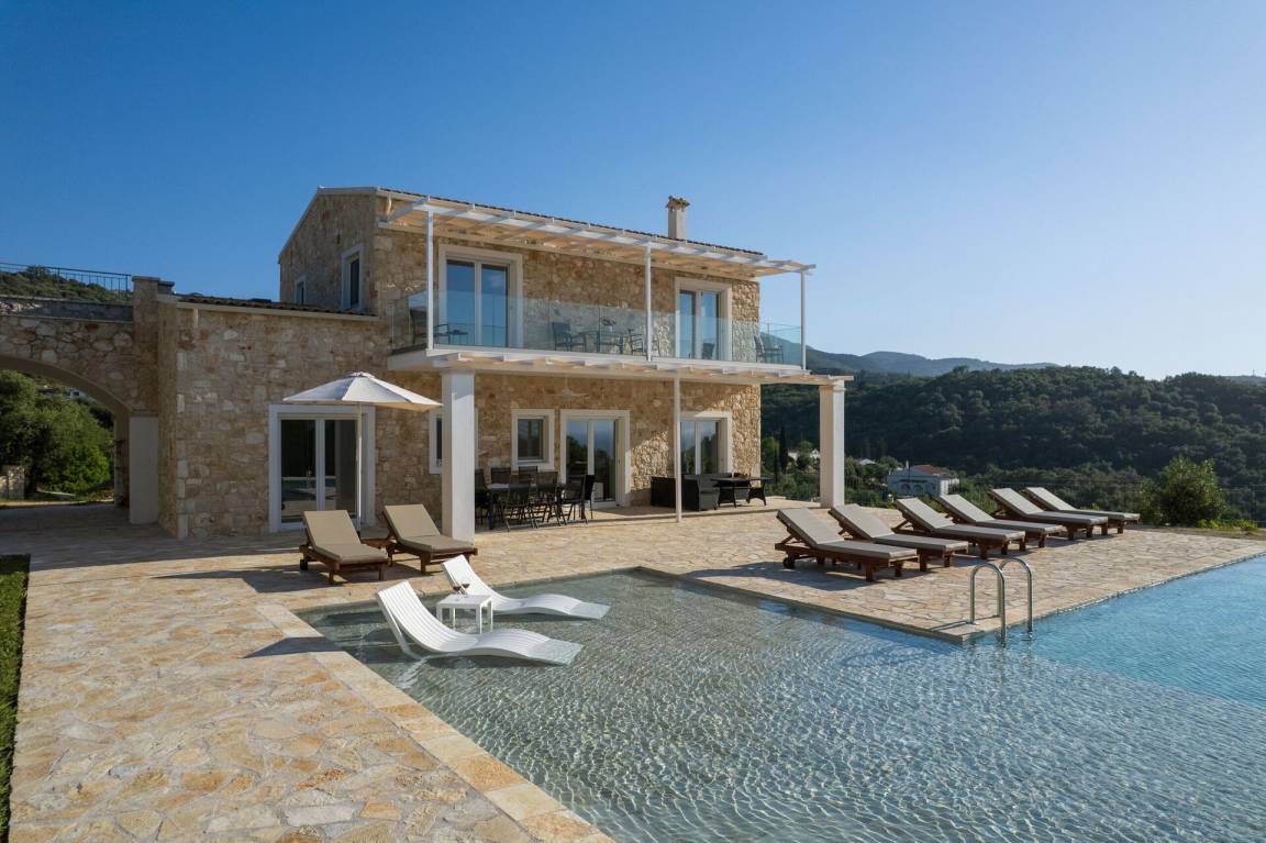 216 M² Villa ∙ 3 Bedrooms ∙ 8 Guests - Kassiopi