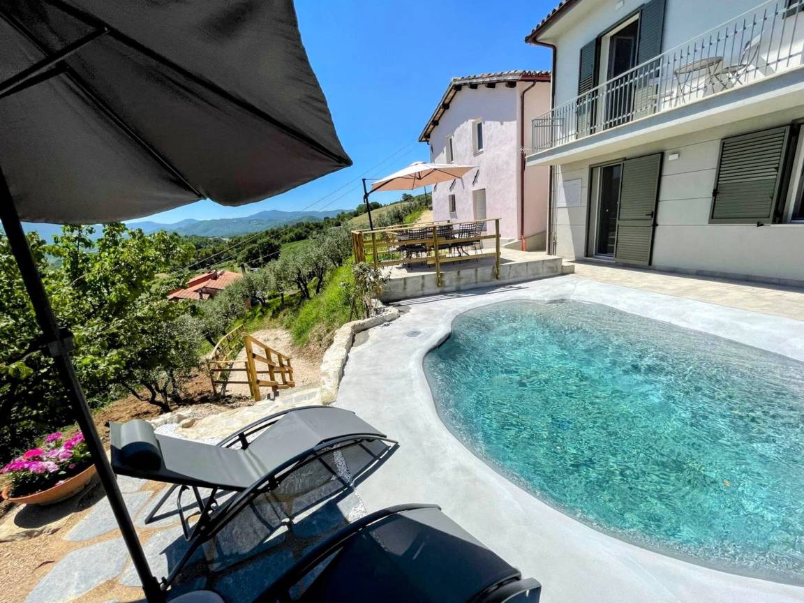 200 M² Villa ∙ 5 Bedrooms ∙ 7 Guests - Spoleto