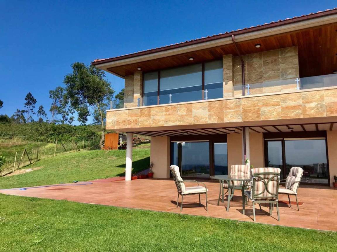 70 M² Casa ∙ 1 Habitación ∙ 4 Huéspedes - Comillas