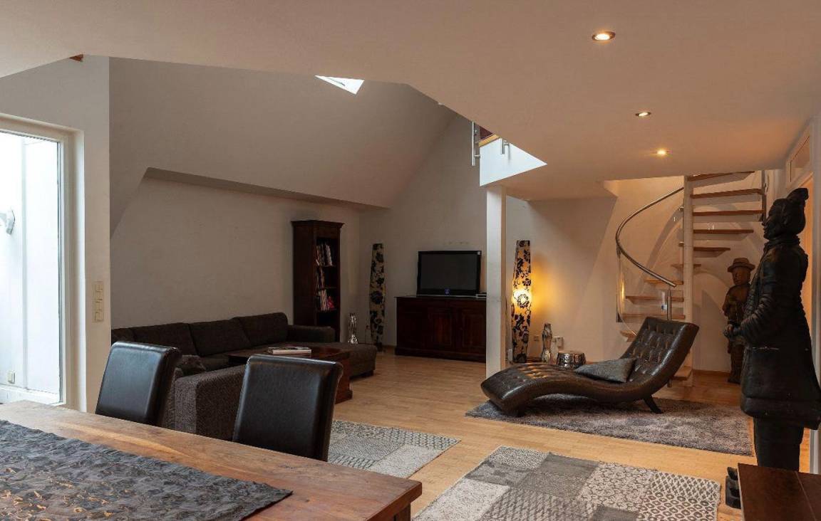 200 M² Apartment ∙ 4 Bedrooms ∙ 10 Guests - Berlin